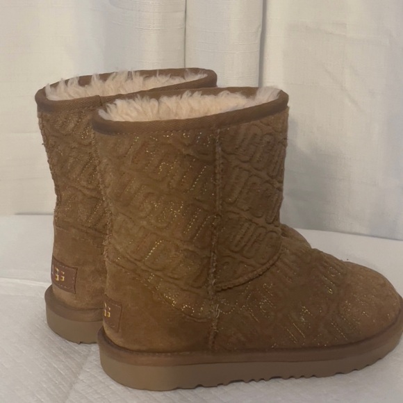 UGG | Shoes | Uggs Girlskids Classic Ii Graphic Chestnut Brown Rainbow ...